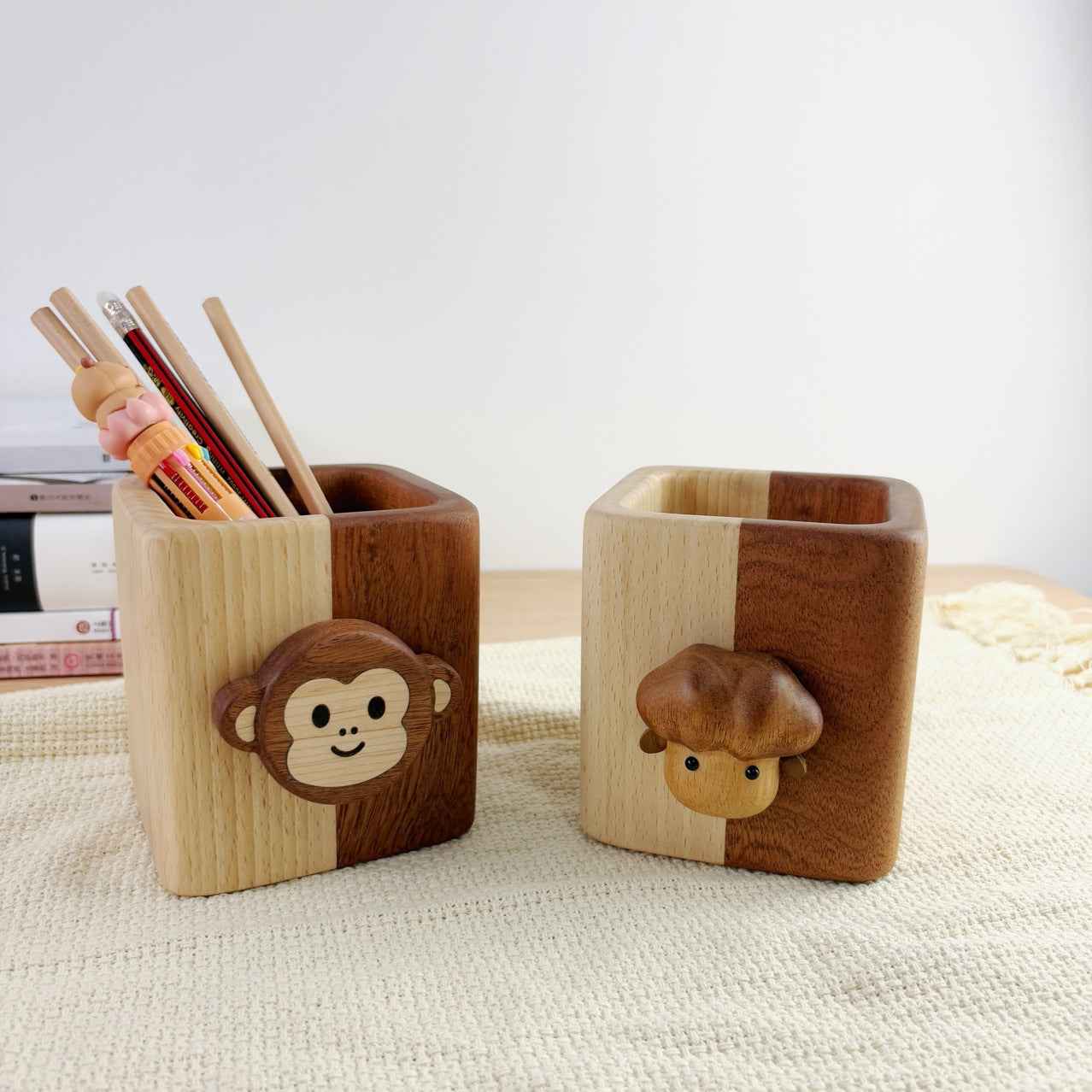 Schattige houten bureau pen- en potlodenhouder aap en schaap